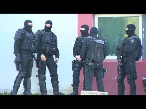 French Gangster Blasts His Way Out of Prison | Officer