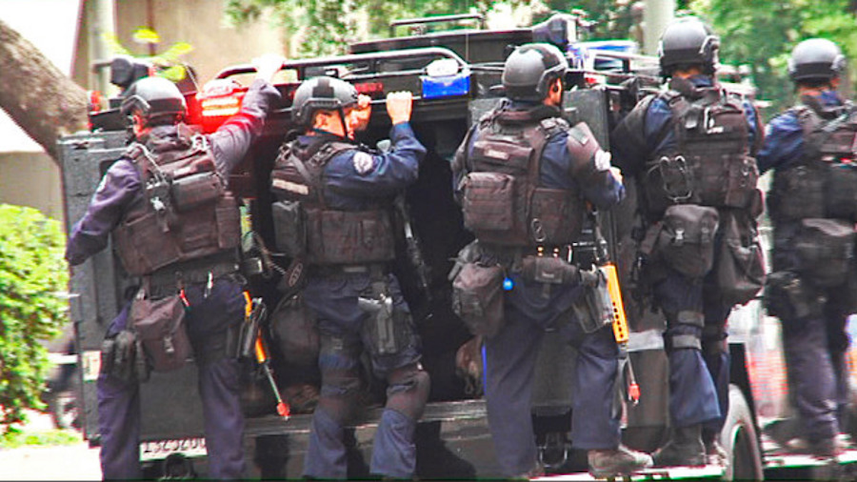 LAPD Credits Armored Vehicle in Shootout | Officer