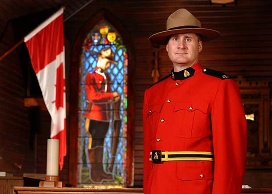 Canadian Constable Shot in Head Dies | Officer