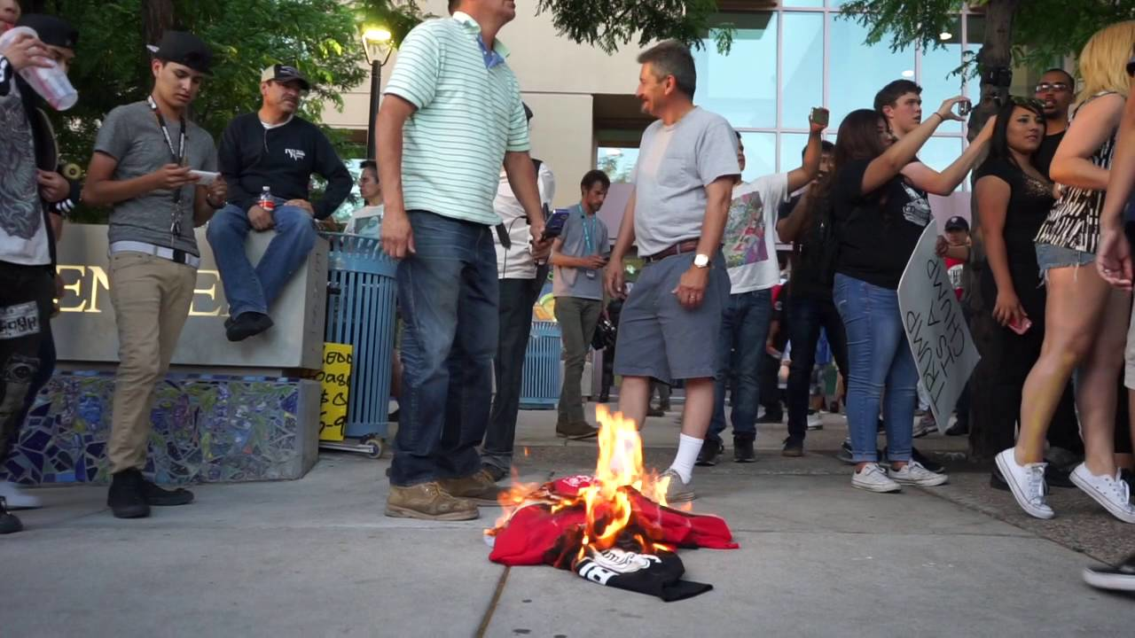 Video: Violent Trump Rally Protest in Albuquerque | Officer