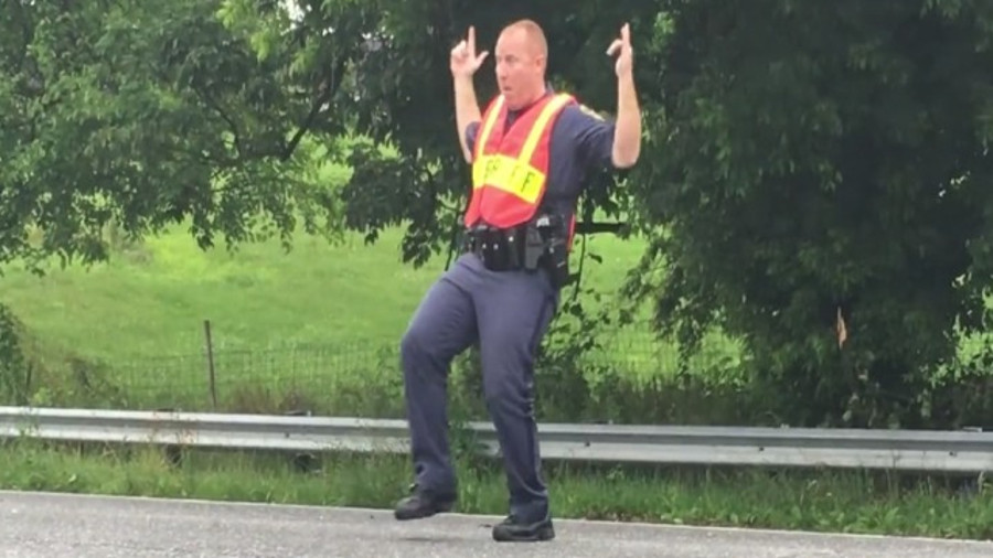 Video: Dancing Deputy Directs Traffic, Brings Smiles to Motorists | Officer