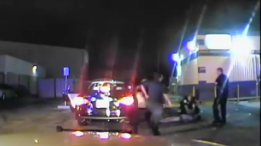 Video Shows Florida Officer Preform CPR on Woman | Officer