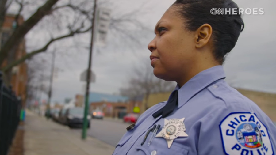 Veteran Chicago Police Officer Goes Above and Beyond the Call of Duty ...