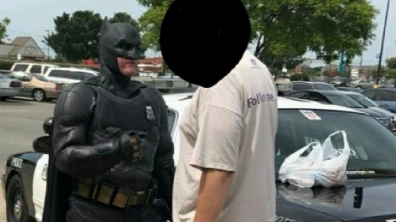Texas Police Officer Dressed as Batman Busts Man for Stealing | Officer