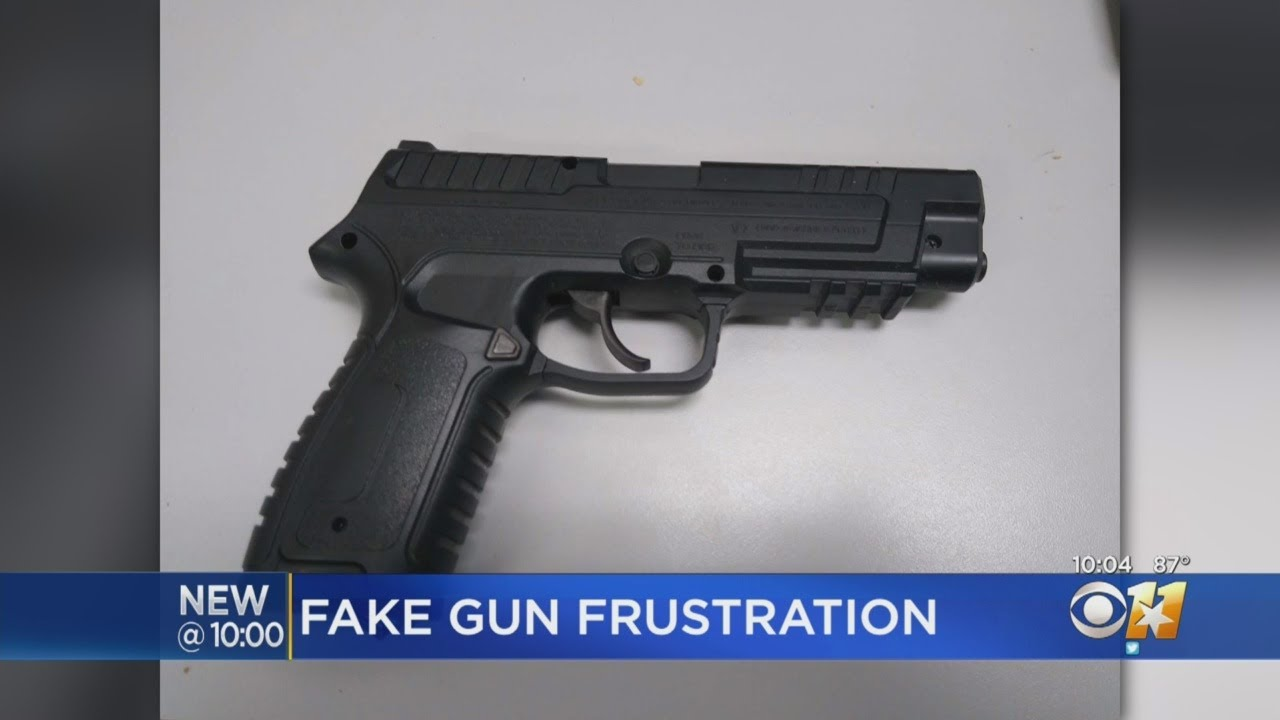 Fake Gun Confiscated by Texas Police From Student at High School | Officer