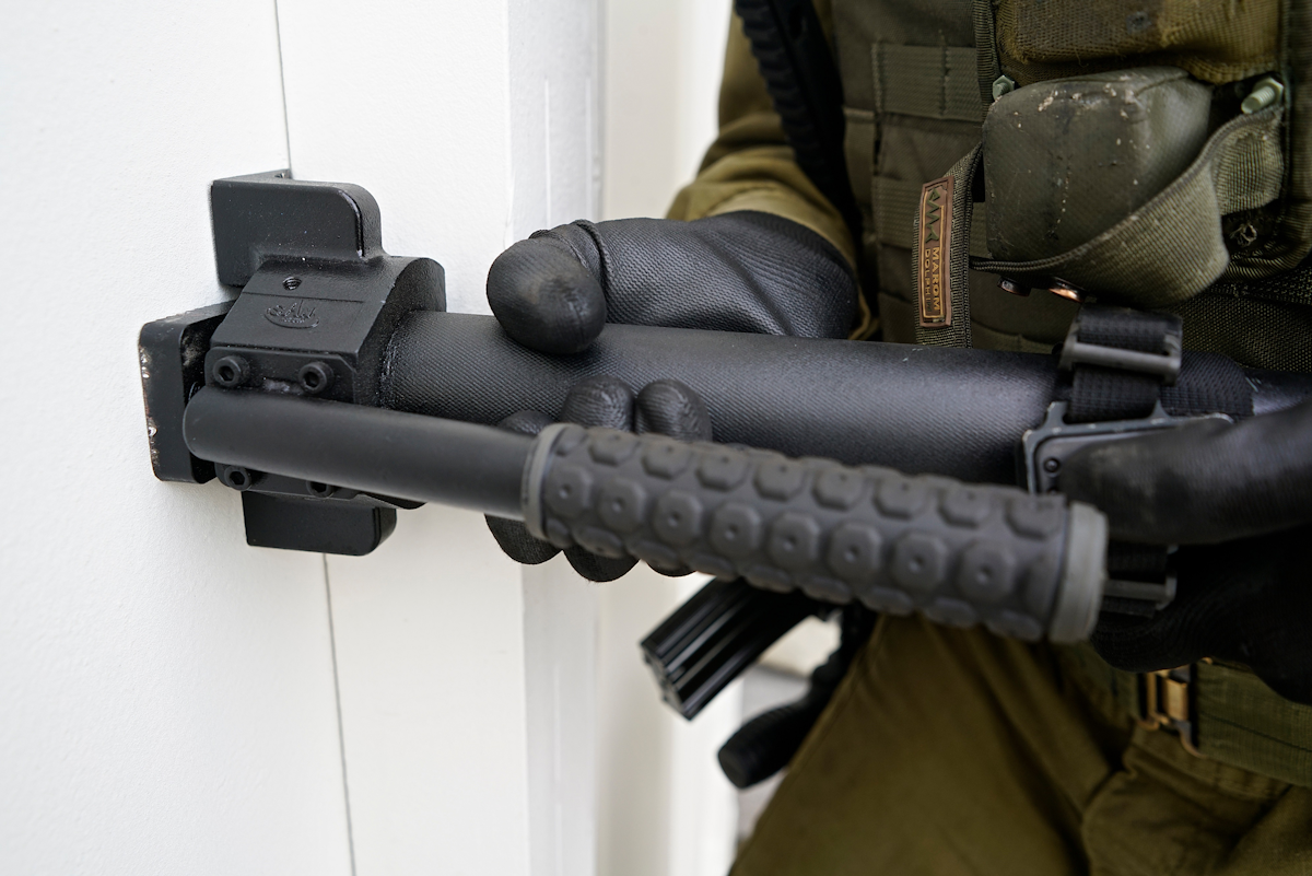 Hydraulic Tactical Breaching Kit From: SAN Ltd. | Officer