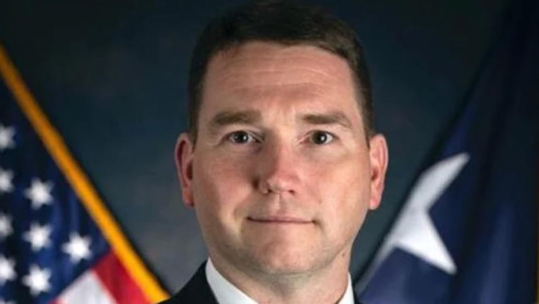 Houston Arson Investigator, Suspect Dead After Shootout | Officer