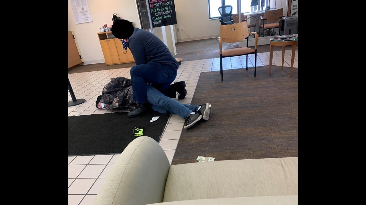 Video: Ohio Police Officer at Bank Foils Robbery Attempt | Officer