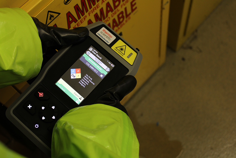 1064Defender Raman Analyzer | Officer