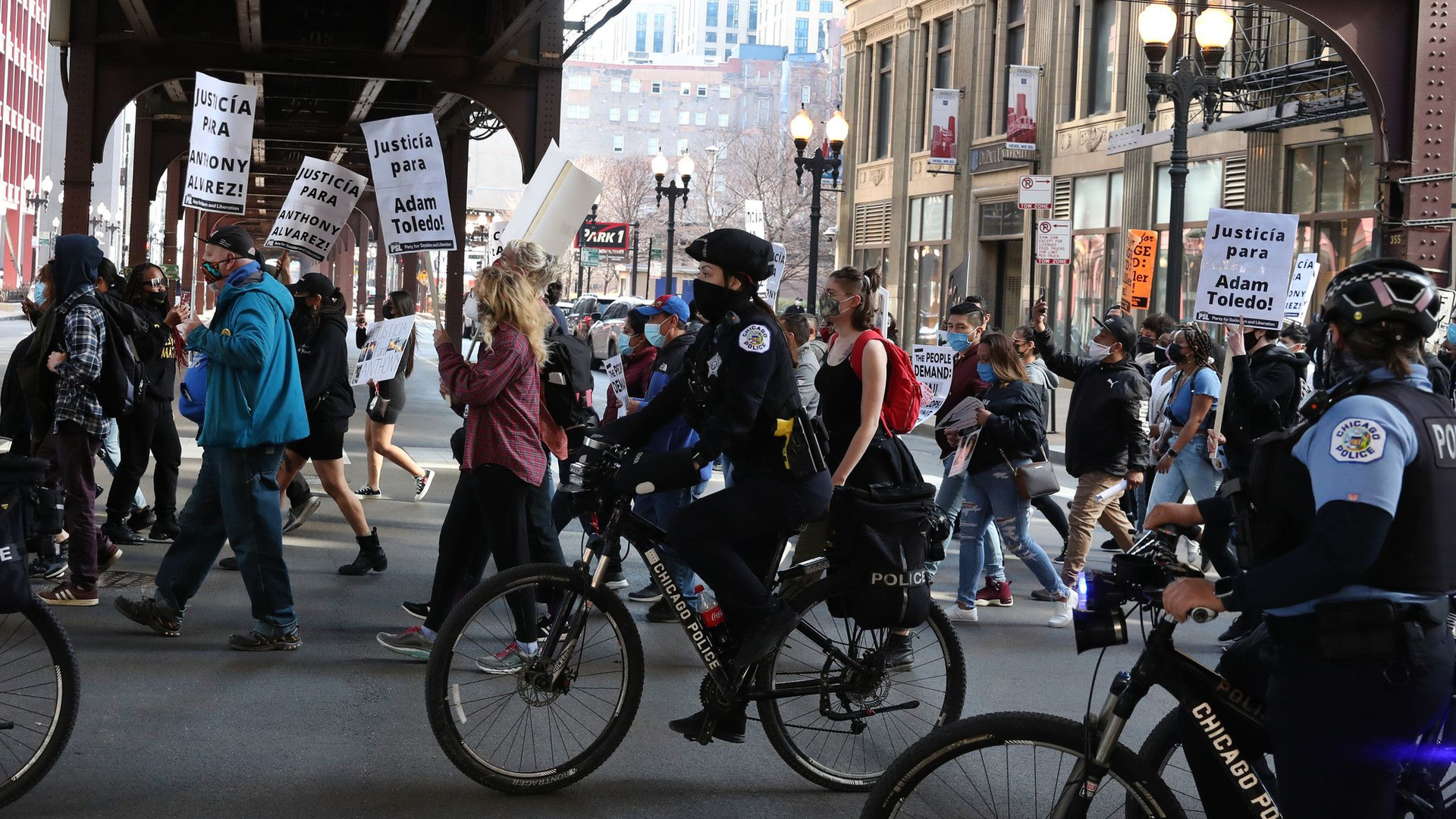 Chicago Police Unveil New Foot Pursuit Policy over a Yea in the Making ...