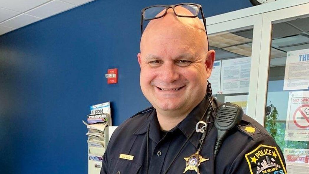 Ill. Deputy Police Chief Basks in Spotlight of 'The Bear' Role | Officer