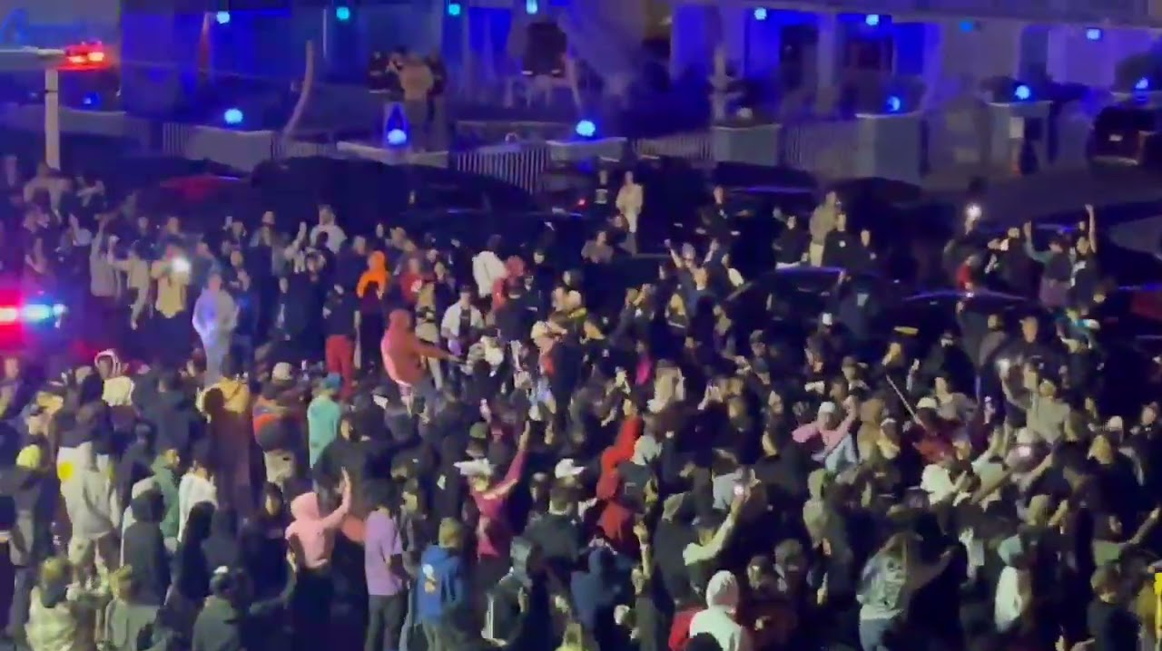 Watch Unruly Crowd Block N.J. Police at Car Meet-Up that Killed 2 | Officer