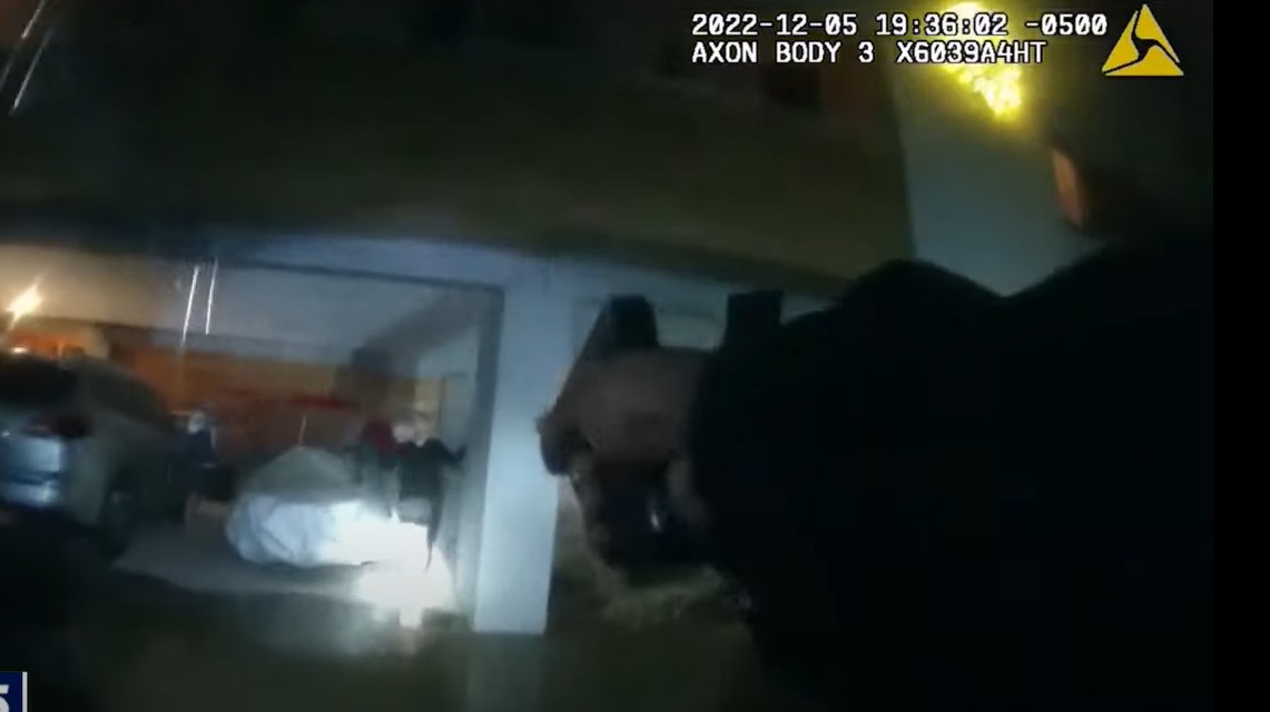 Watch Atlanta Police Officers Thwart Suspected Home Invader | Officer