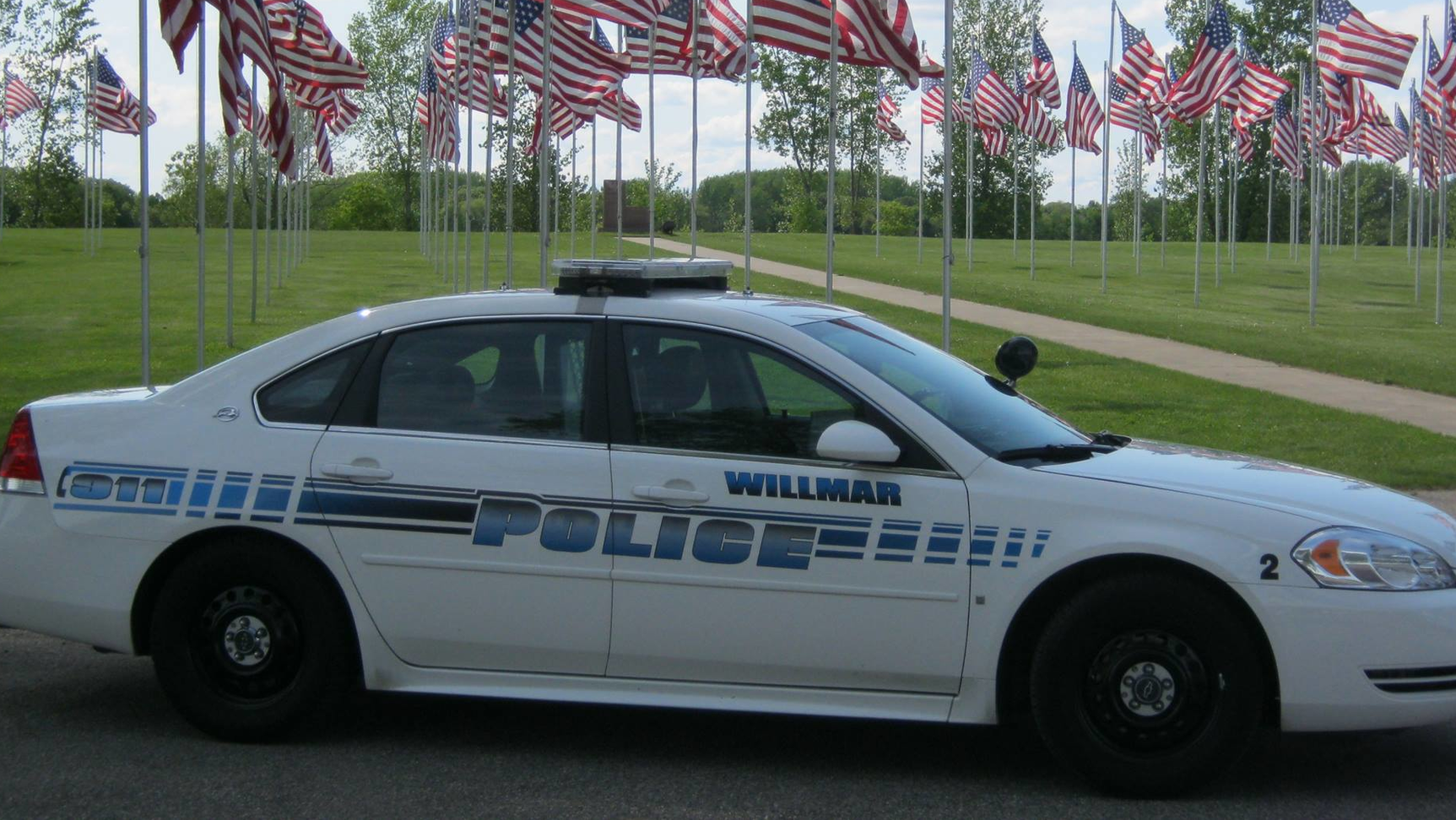 Bystanders Help Injured Minn. Police Officer Arrest Struggling Suspects ...