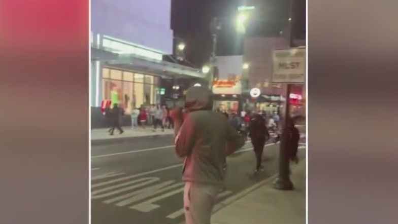 Philly Police Officer Injured when Teen Flash Mob Spins Out of Control ...