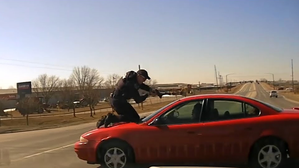 Security Guard Criticized for Ignoring Officer's Pleas for Help During ...