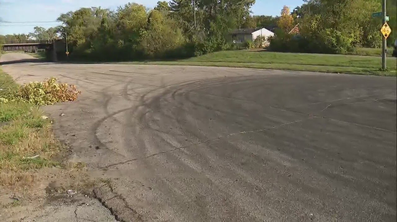 Detroit Police Officer Run Down by Fleeing Drag Racer Shoots Driver ...