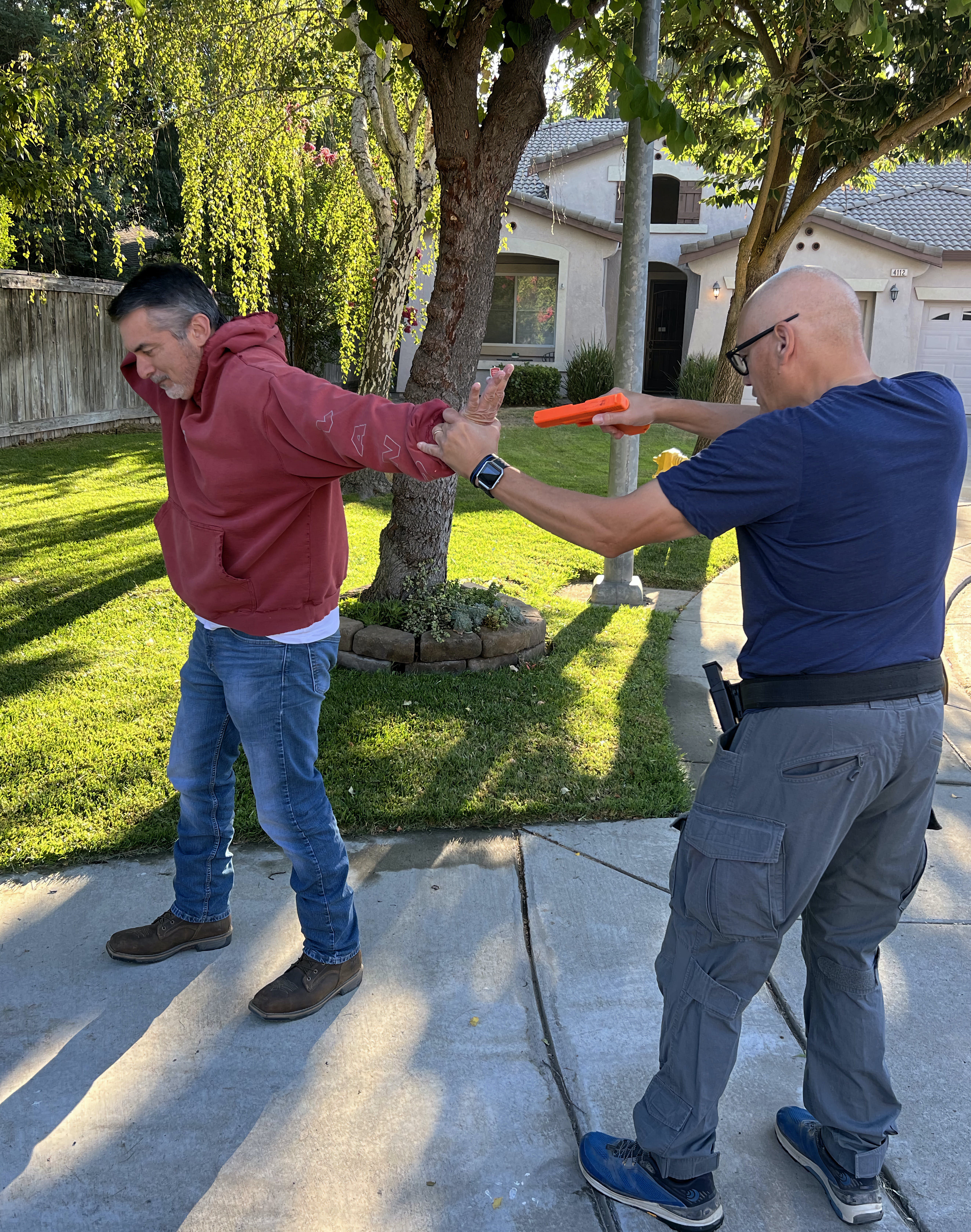 Handcuffing: The Transition From Firearm to Cuffing a Suspect | Officer