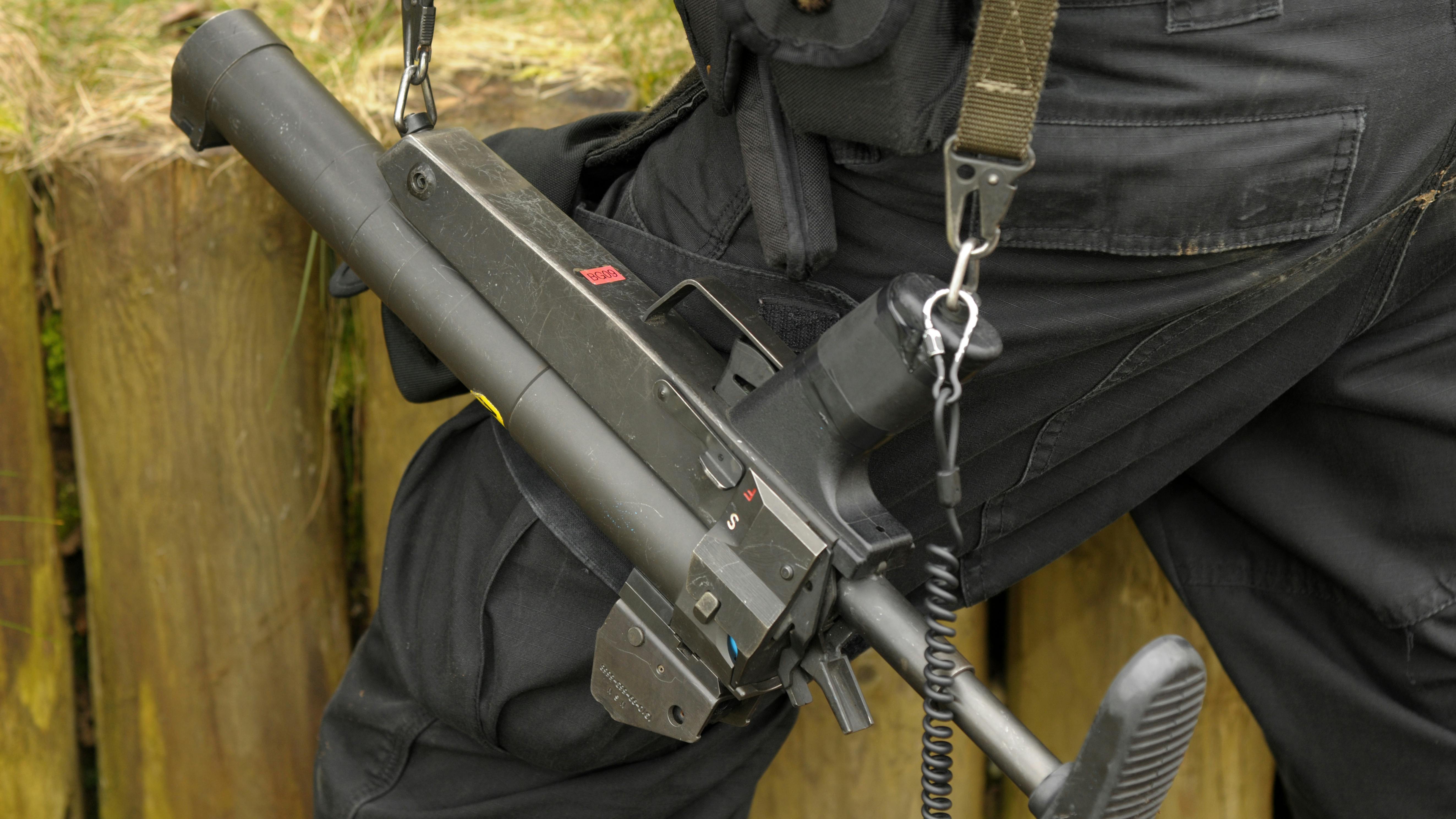 The GL06 40 mm Launcher | Officer